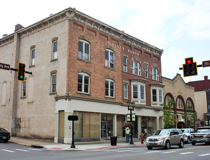 Main Street magic! Cambridge's charming downtown is like finding a perfectly preserved slice of Americana on your road trip.