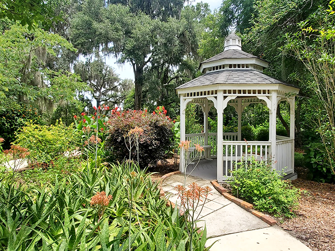 Southern charm on steroids! This gazebo is so quaint, it could make even a hardened New Yorker say "y'all."