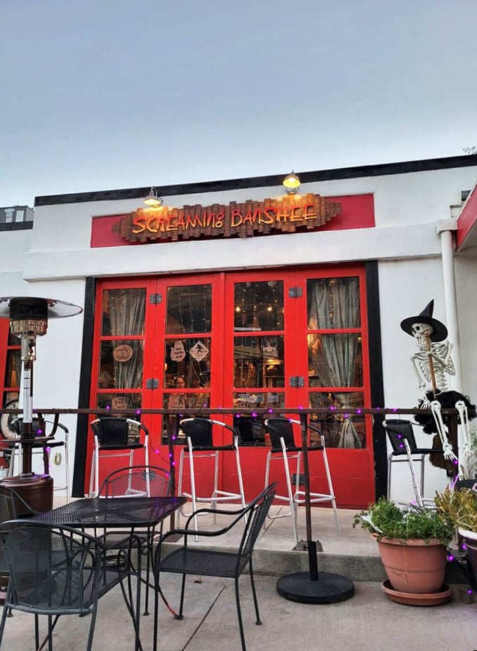 Red doors, spooky vibes, and pizzas that could raise the dead &ndash; Screaming Banshee is the Tim Burton film of eateries, and we're here for it.