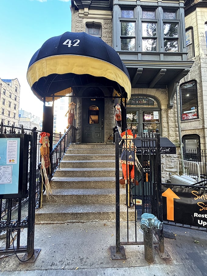 Where old-world charm meets modern appetite! Sunny Side Up's facade promises a breakfast experience as rich as its stonework.