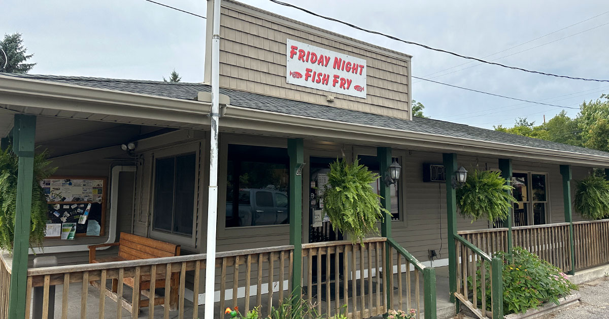 This Rustic Diner In Michigan Serves Up A Fish Fry That'll Make Your ...