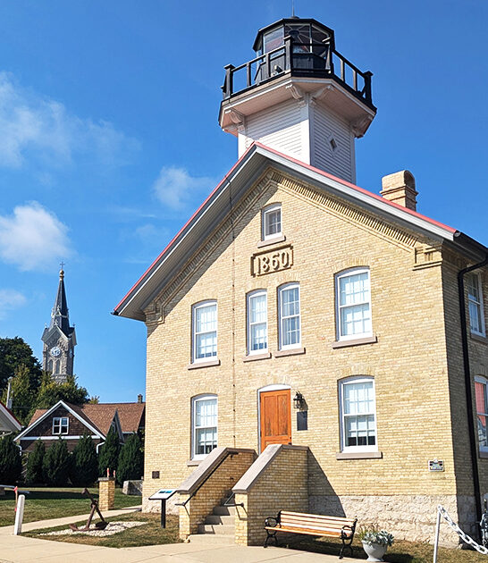 historic wisconsin lighthouse ftr