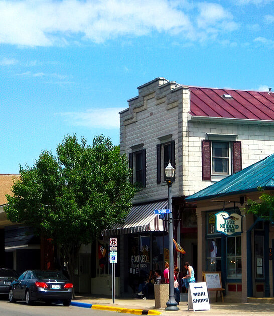 picturesque lakeside michigan town ftr