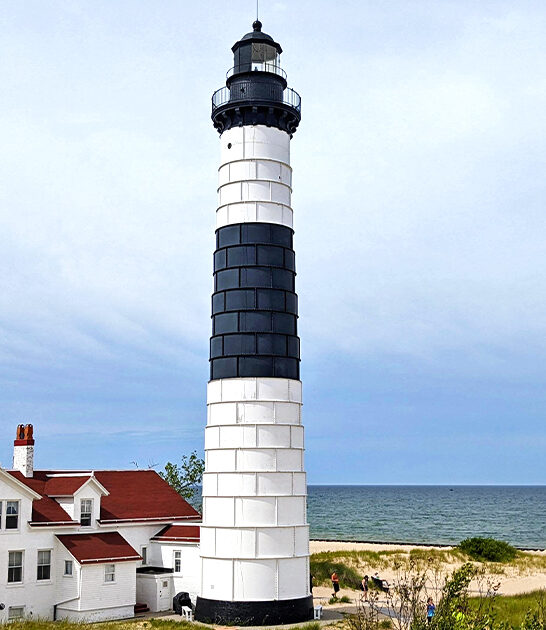 picturesque lighthouses michigan ftr