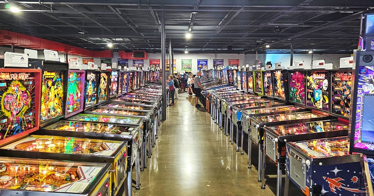 This Retro-Themed Arcade In Ohio Has Over 400 Pinball Machines And You ...
