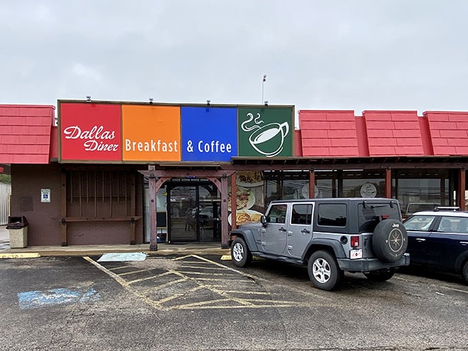 A beacon of breakfast hope! Dallas Diner's sign promises a haven for hungry souls, with a winking coffee cup that seems to say, "Come on in, sleepyhead!"