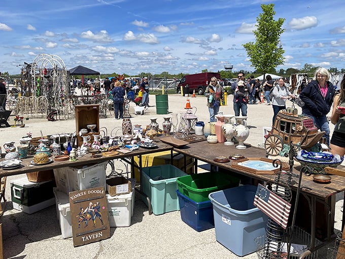 A treasure hunter's paradise! From quirky signs to vintage vases, this outdoor bazaar is where your inner collector comes alive.