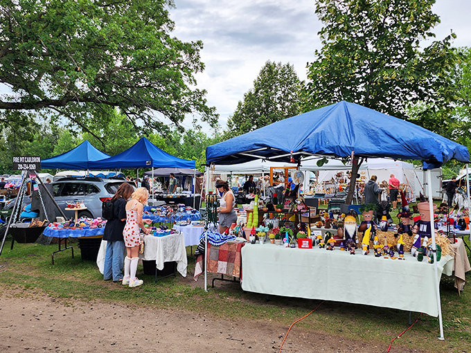 Welcome to wonderland! Shady Hollow Flea Market is where your grandma's attic meets Aladdin's cave, with a sprinkle of Minnesota nice.