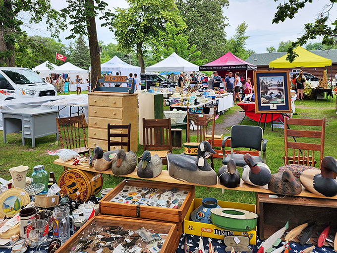Welcome to wonderland! Shady Hollow Flea Market is where your grandma's attic meets Aladdin's cave, with a sprinkle of Minnesota nice.
