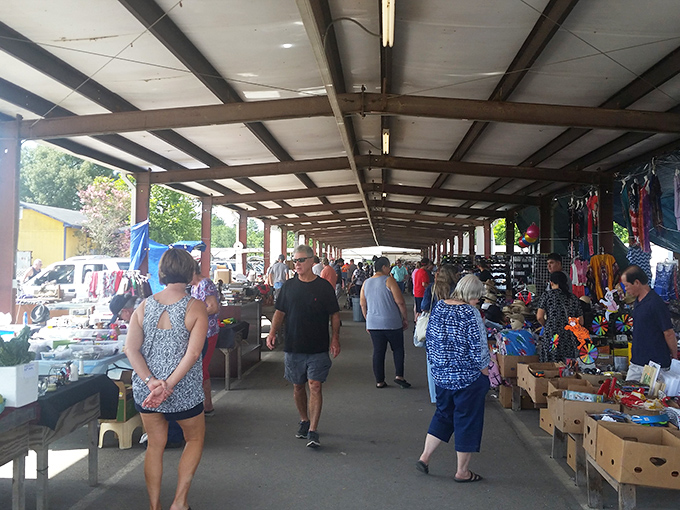 Step right up to the bargain bonanza! This covered walkway is like a treasure map come to life, with X marking every spot.