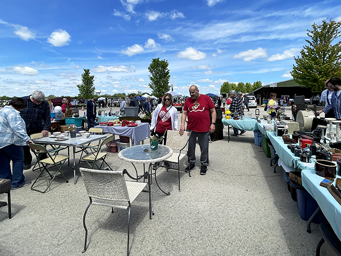 Welcome to wonderland! The Kane County Flea Market sprawls before you, a treasure trove of curiosities waiting to be discovered. It's like Aladdin's cave, but with better parking.