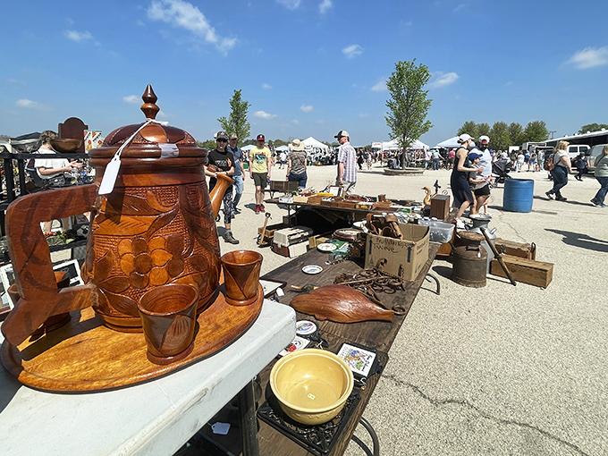 Welcome to wonderland! The Kane County Flea Market sprawls before you, a treasure trove of curiosities waiting to be discovered. It's like Aladdin's cave, but with better parking.