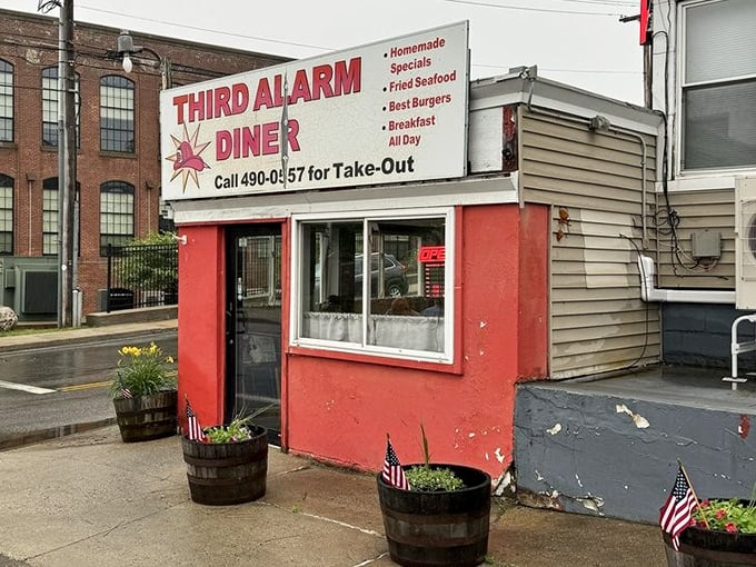 Red alert for flavor! This diner's exterior is as bold as its menu, promising a feast that'll make your taste buds stand at attention.