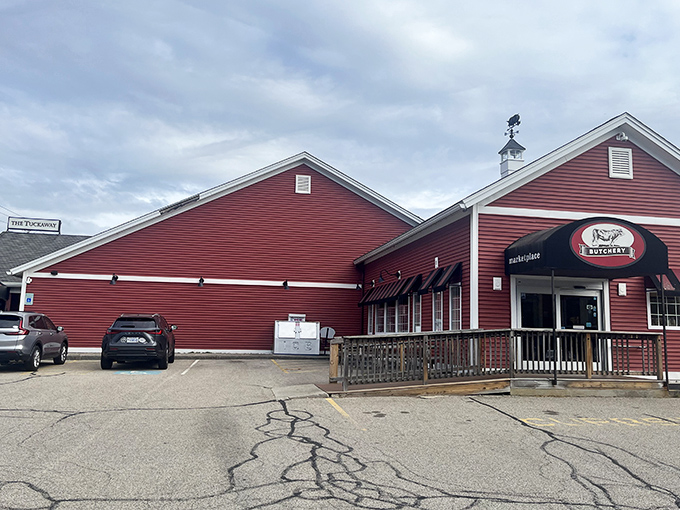 Red, rustic, and ready to rumble! This barn-like beauty houses a carnivore's paradise that'll make your taste buds do a happy dance.