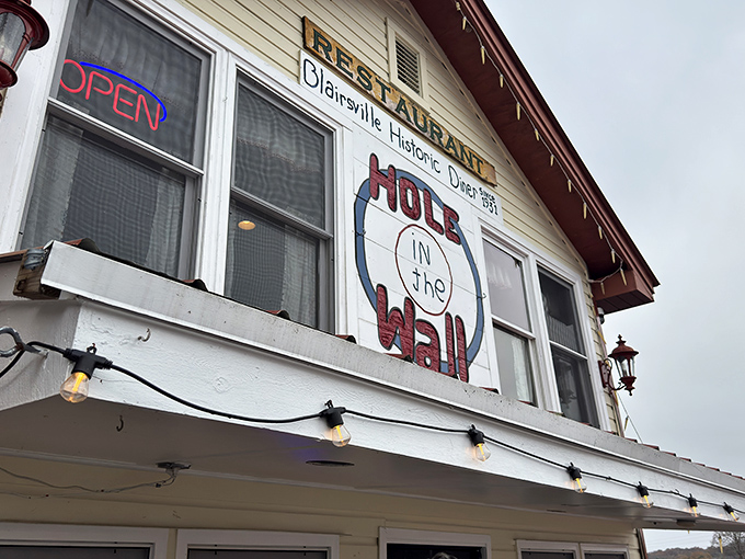 A slice of Americana with a side of Southern charm! This quaint diner promises big flavors in a small package.