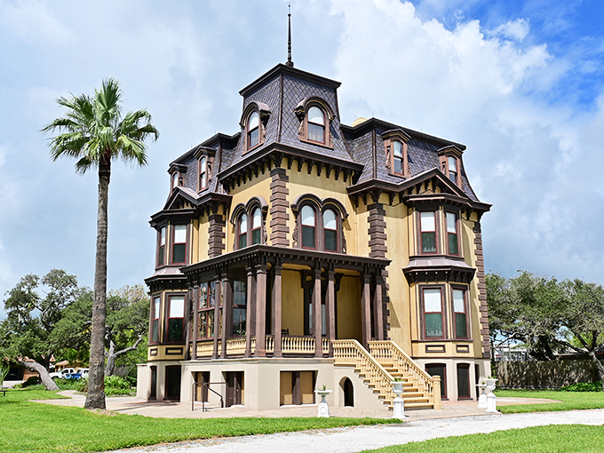 Who needs a time machine when you've got the Fulton Mansion? This Victorian beauty is serving up 19th-century realness with a side of Texas charm!