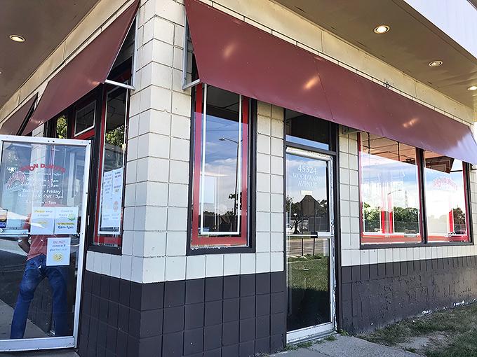 Welcome to donut paradise! Avon Donuts' cheery red awnings beckon like a siren song to sweet-toothed sailors navigating the streets of Pontiac.