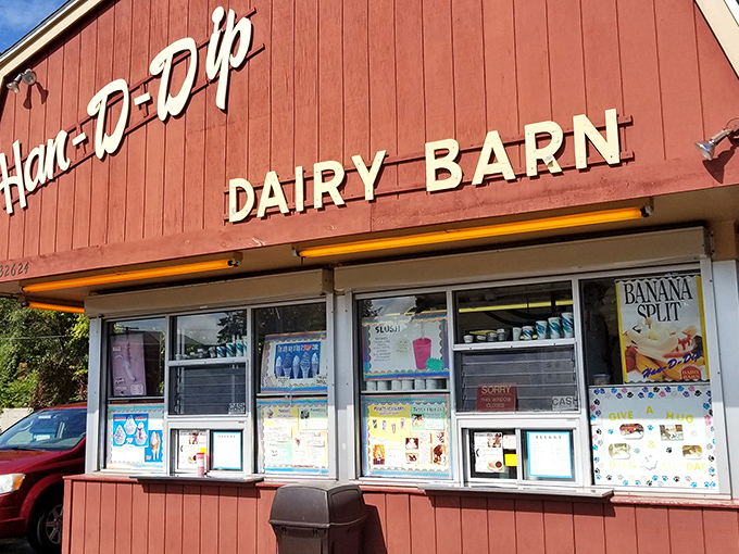 A red barn that's not for cows, but for ice cream lovers! Han-D-Dip Dairy Barn stands proud, promising sweet delights and childhood nostalgia.