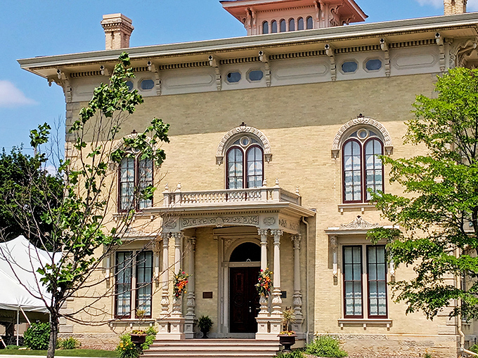 A lemon-hued time machine! This Italianate mansion isn't just eye candy&mdash;it's a portal to the 1850s, complete with Lincoln's ghost (maybe).