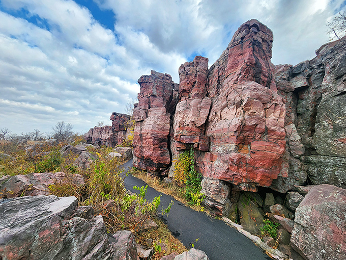 Nature's skyscraper! These rocky walls are like the Grand Canyon's hip Midwestern cousin, ready for their close-up.