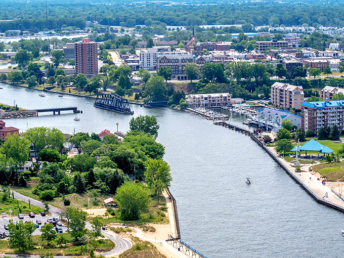 Welcome to Main Street, USA! St. Joseph's downtown is so picturesque, you'll wonder if Norman Rockwell is hiding behind a lamppost with his easel.
