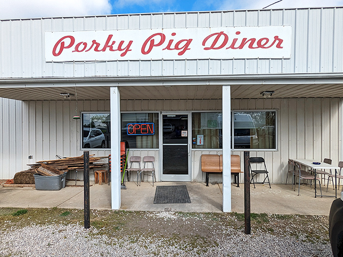 Welcome to pork paradise! The Porky Pig Diner's unassuming exterior belies the flavor-packed adventures waiting inside. It's like finding a culinary treasure chest in small-town Kentucky.