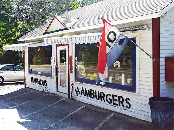 A time capsule with a side of fries! Harmon's Lunch stands proud, its unassuming exterior promising burgers that'll make your taste buds do a happy dance.