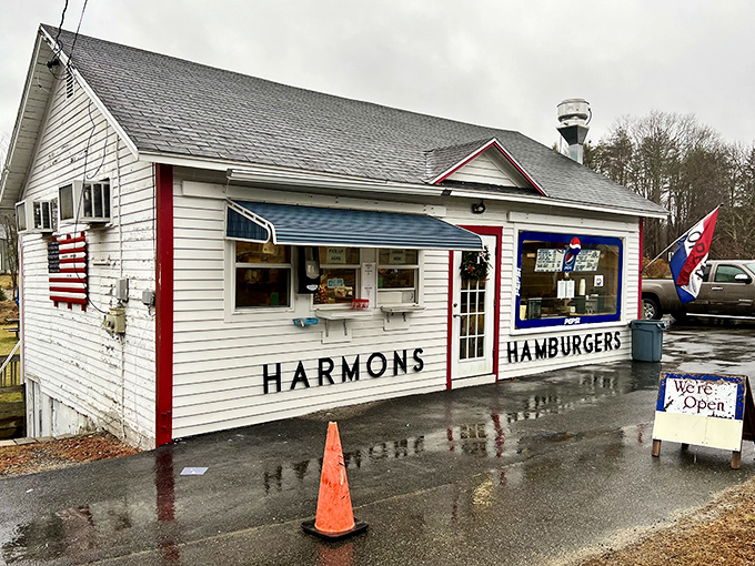 A time capsule with a side of fries! Harmon's Lunch stands proud, its unassuming exterior promising burgers that'll make your taste buds do a happy dance.