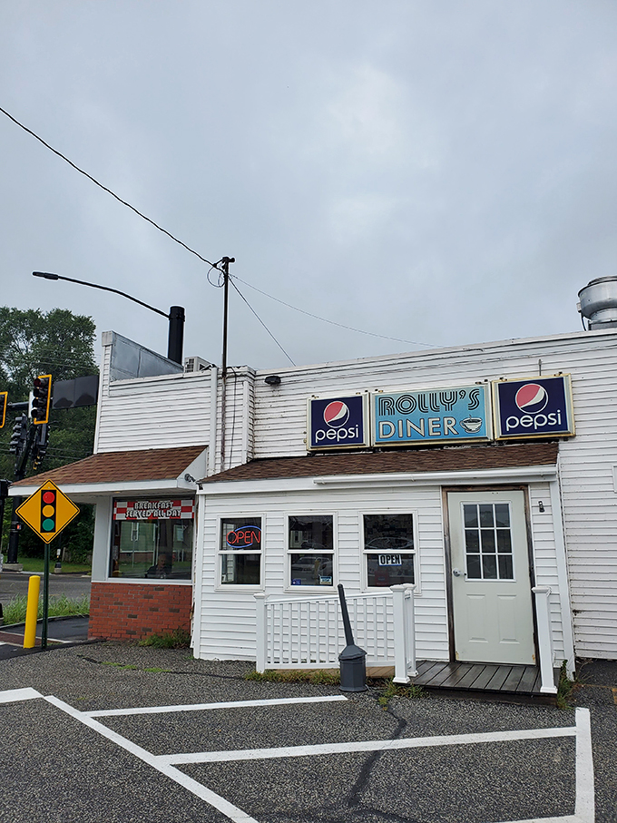 Welcome to Rolly's Diner, where the exterior might be humble, but the flavors inside are anything but! This unassuming white building houses breakfast dreams that would make even the Gilmore Girls jealous.