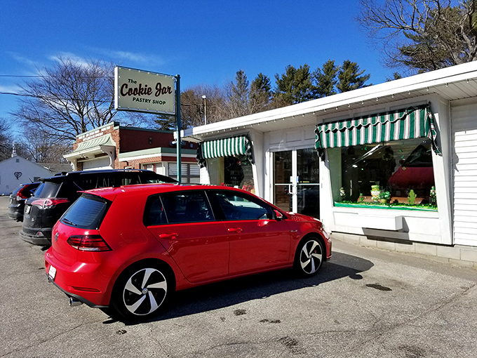 Welcome to carb heaven! The Cookie Jar's charming exterior beckons like a siren song to sweet-toothed sailors navigating the streets of Cape Elizabeth.