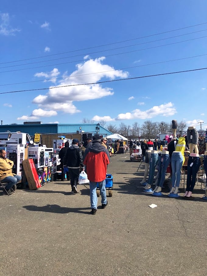 Step right up to the bargain bonanza! This flea market's got more treasures than Indiana Jones' wildest dreams.