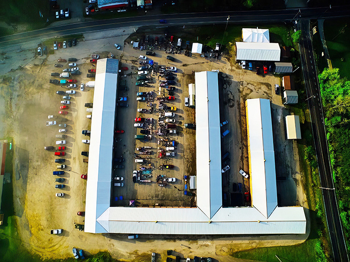 Welcome to treasure hunter's paradise! The Capitol Flea Market's exterior promises adventures in bargain-hunting and nostalgia-seeking.