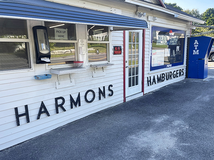 A time capsule with a side of fries! Harmon's Lunch stands proud, its unassuming exterior promising burgers that'll make your taste buds do a happy dance.