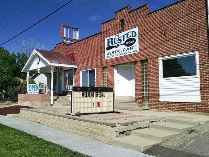 A hidden gem in plain sight! The Rusted Spoon's unassuming exterior belies the culinary treasures within. Who knew paradise had a brick facade?