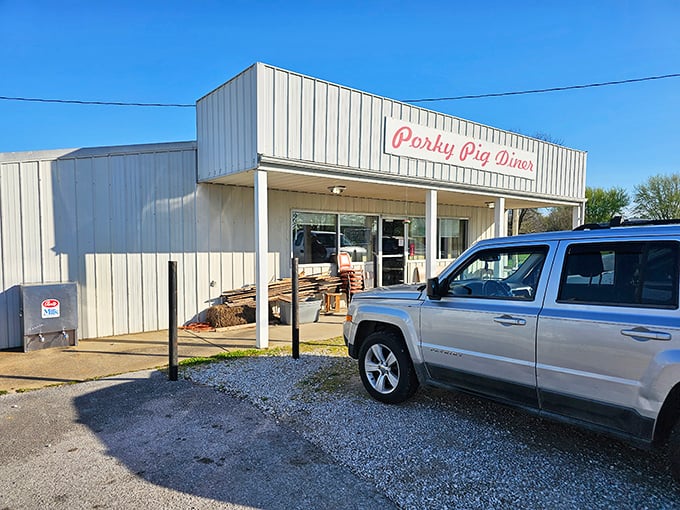 Welcome to pork paradise! The Porky Pig Diner's unassuming exterior belies the flavor-packed adventures waiting inside. It's like finding a culinary treasure chest in small-town Kentucky.