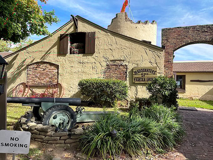 Step into a time warp! This WWII-themed exterior isn't just eye-catching&mdash;it's a portal to the past that'll have you saluting your server.