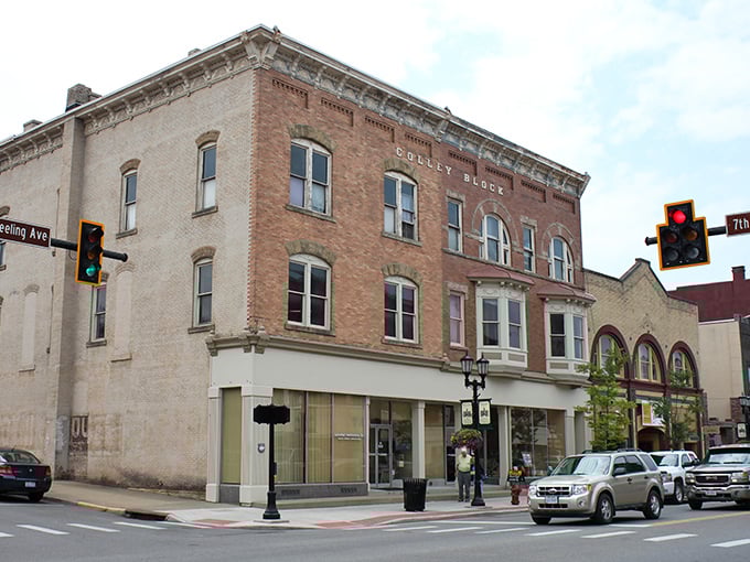 Step back in time on Wheeling Avenue! Cambridge's main drag is a charming blend of 19th-century architecture and modern small-town bustle. It's like Norman Rockwell painted a street, then sprinkled it with real people.