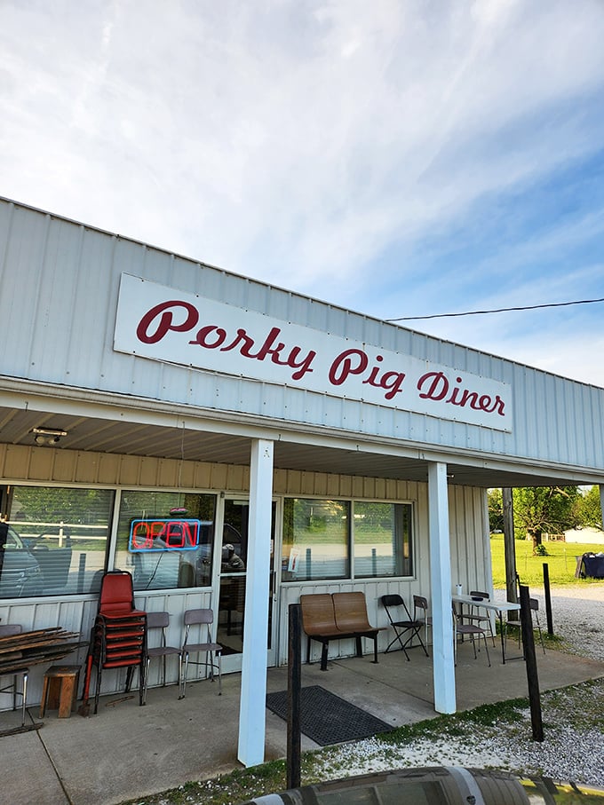 Welcome to pork paradise! The Porky Pig Diner's unassuming exterior belies the flavor-packed adventures waiting inside. It's like finding a culinary treasure chest in small-town Kentucky.