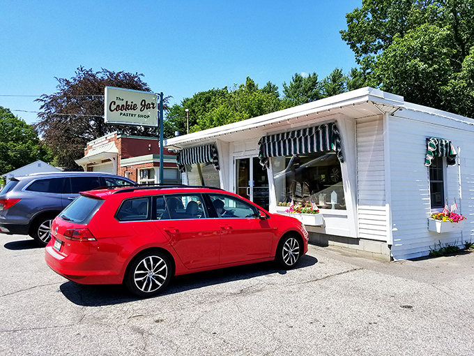 Welcome to carb heaven! The Cookie Jar's charming exterior beckons like a siren song to sweet-toothed sailors navigating the streets of Cape Elizabeth.