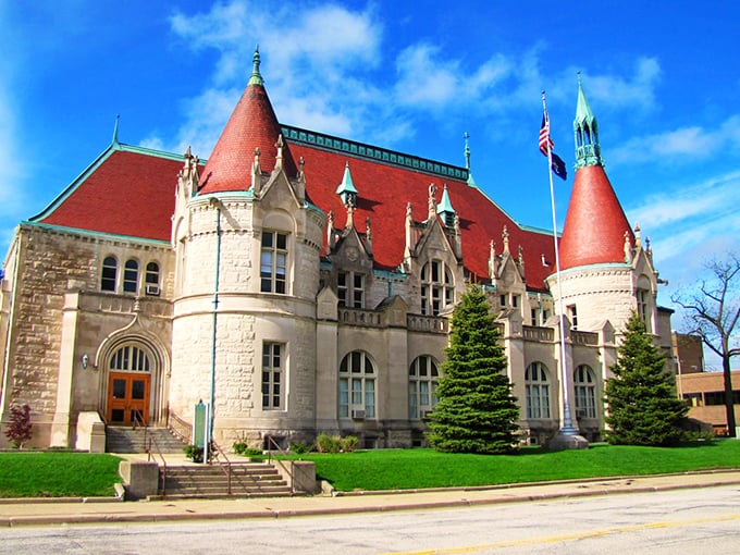 A fairy tale come to life! This architectural marvel proves that sometimes, reality is more fantastic than fiction. Who needs Hogwarts when you've got this beauty in Saginaw?