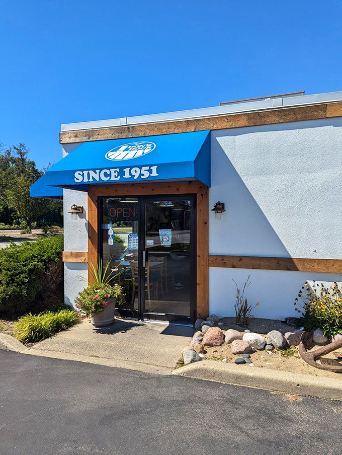 A seafood oasis in the suburban desert! Don's Dock's bright blue awning beckons like a lighthouse for the lobster-starved.