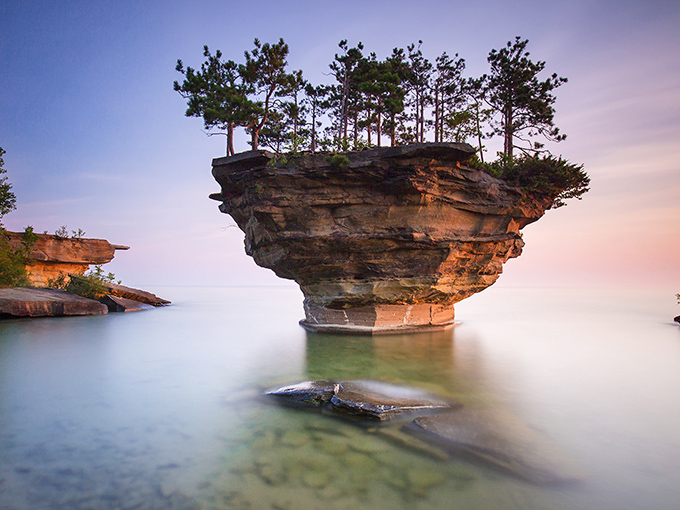 Nature's own Jenga tower! Turnip Rock stands defiantly against time and tide, a testament to Mother Earth's artistic flair