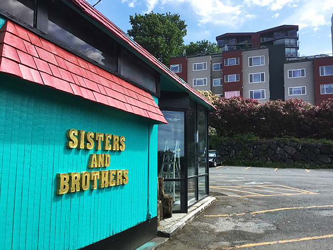 Teal meets brick in this culinary hideaway. Sisters and Brothers stands out like a peacock at a pigeon convention, promising Nashville heat in the heart of Seattle.