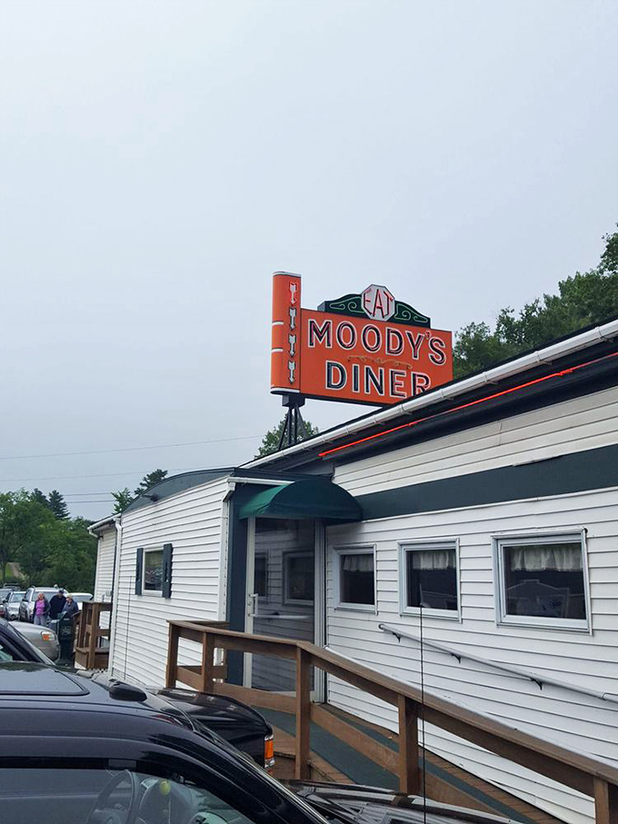 A beacon of comfort food! Moody's iconic orange sign promises a journey back in time, with a side of nostalgia and gravy.