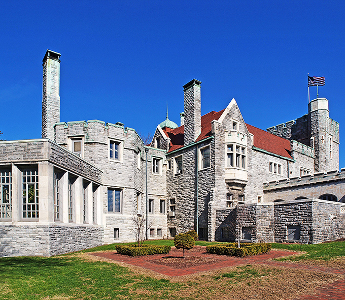 Cinderella, eat your heart out! This stone stunner proves fairy tales can come true, even in Ohio.