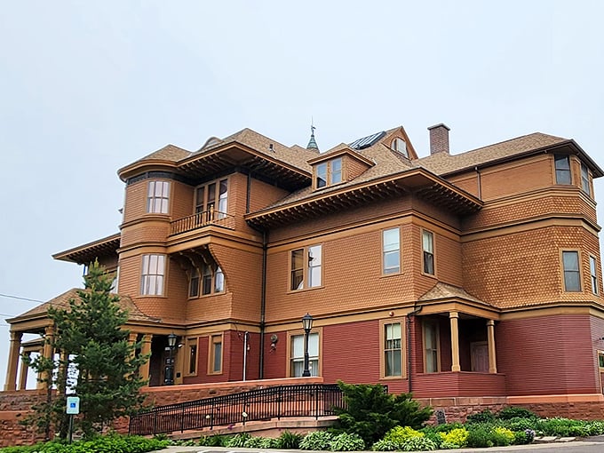 Who needs a castle when you've got this? Fairlawn Mansion stands tall, a Victorian dream in brick and wood. It's like Downton Abbey decided to vacation in Wisconsin!