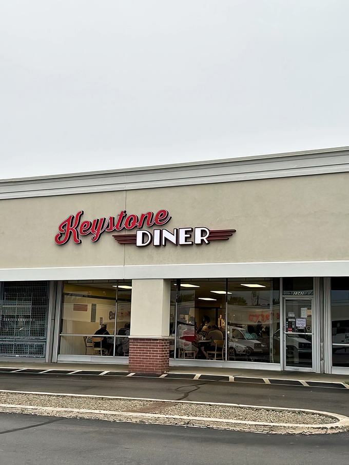 A beacon of breakfast bliss! Keystone Diner's retro sign promises comfort food and nostalgia, like a time machine for your taste buds.