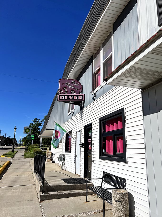 A pink elephant never forgets&hellip; to serve up delicious diner fare! This charming exterior promises a feast for both eyes and stomach.