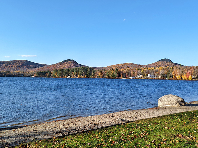 Dive into nature's canvas at Boulder Beach State Park. Crystal-clear waters mirror the sky, while mountains stand guard like gentle giants.