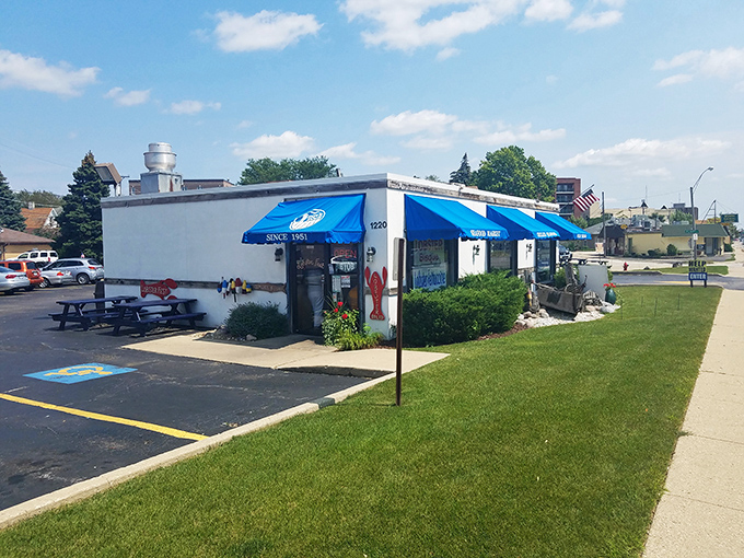 A seafood oasis in the suburban desert! Don's Dock's bright blue awnings beckon like a lighthouse for the lobster-starved.